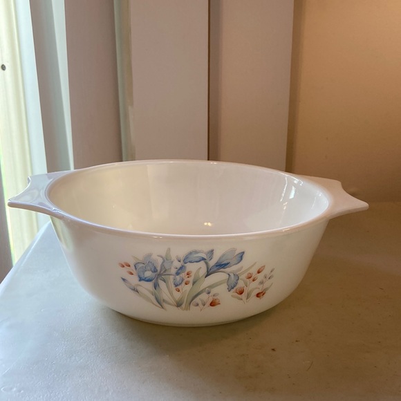 Pyrex | Kitchen | Pyrex England Casserole With Blue Iris Pattern Design ...